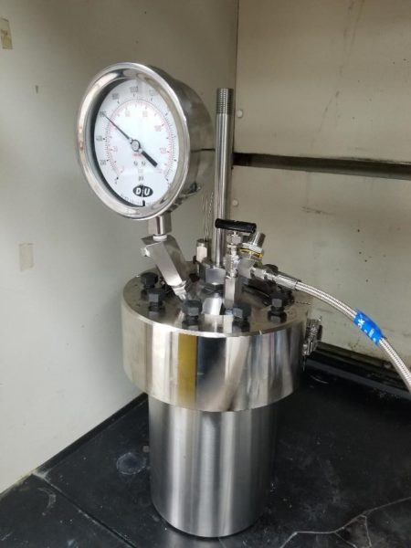 Fracture Mechanics Testing in H2 Environments at High Pressure - New ...